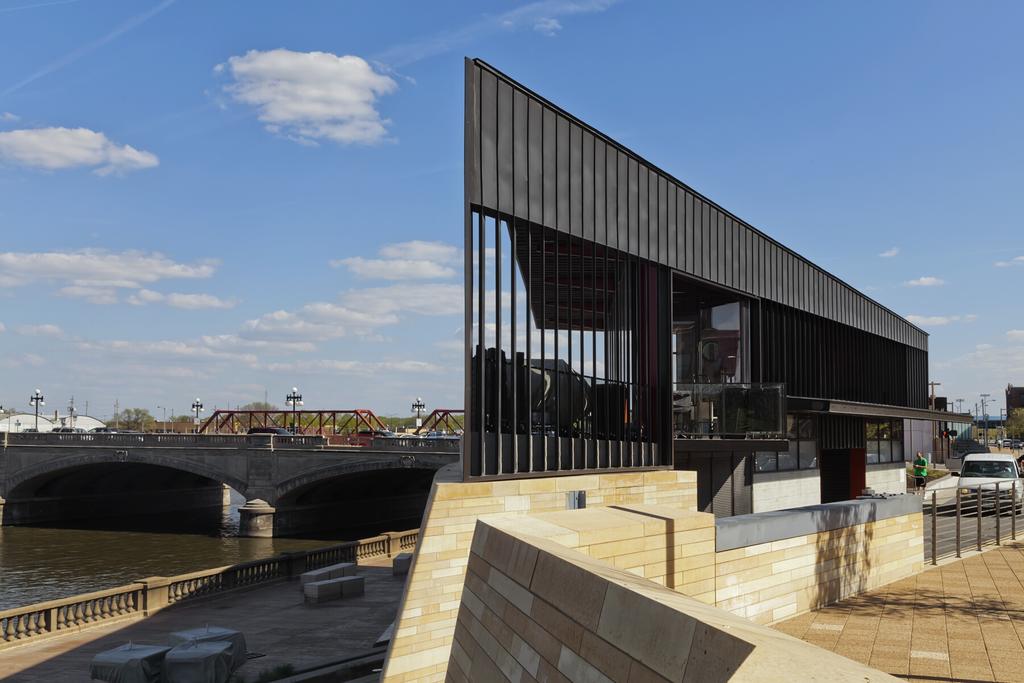 Principal Riverwalk Pavilion and Pump Sation, Des Moines, Iowa (USA ...